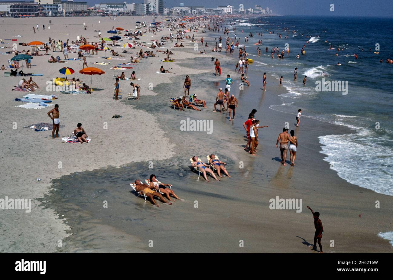 1980s people on beach hi-res stock photography and images - Alamy