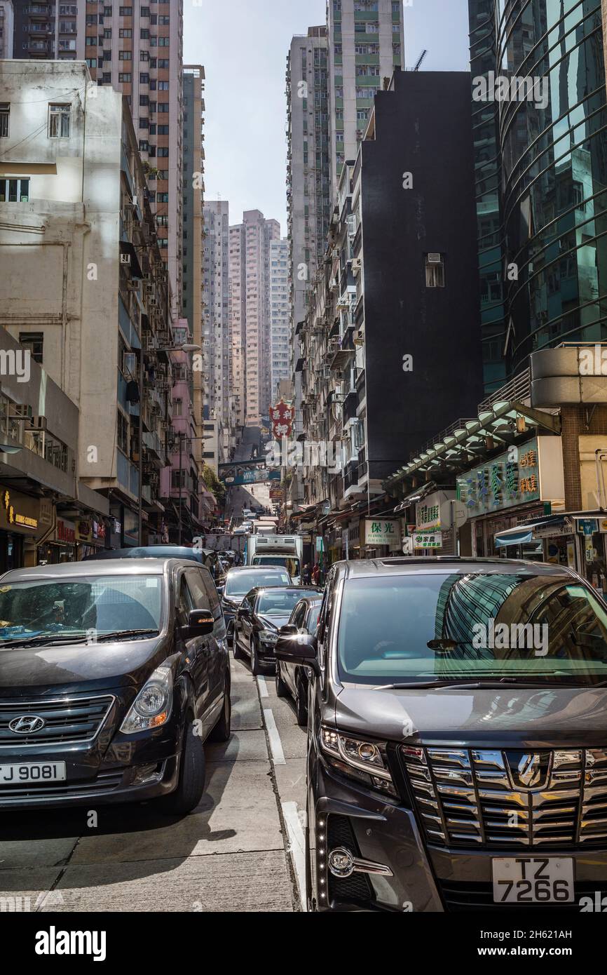 urban canyon and traffic in hong kong Stock Photo - Alamy