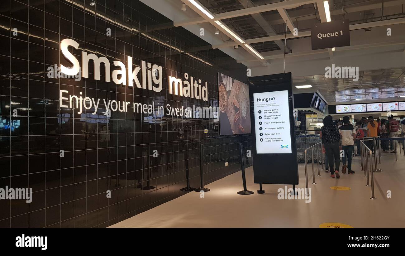 Mumbai, Maharashtra, India, Nov 11 2021: People queuing Infront of ...