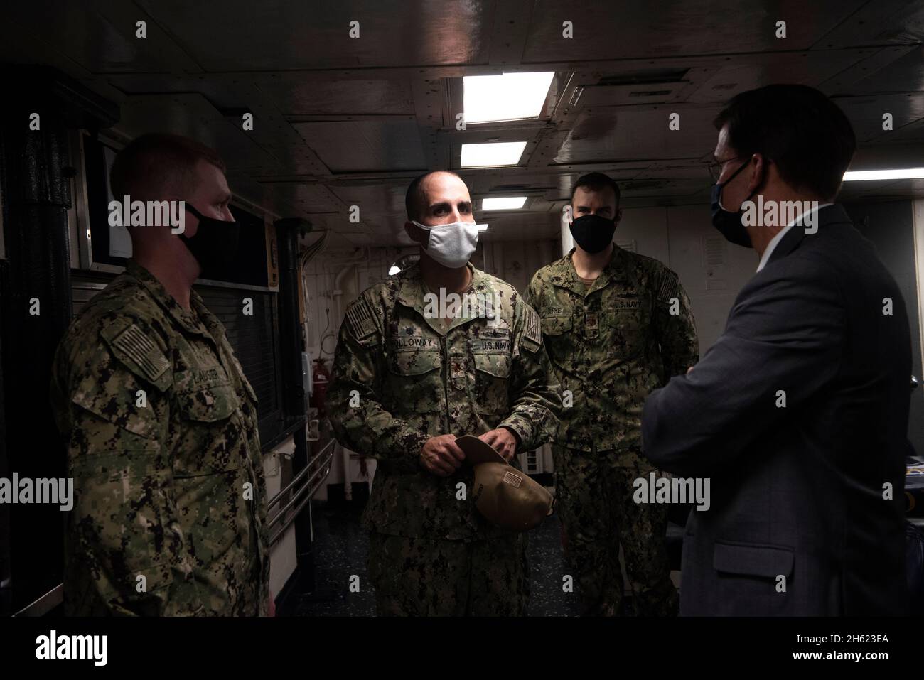 Avenger class minesweeper uss devastator hi-res stock photography and ...