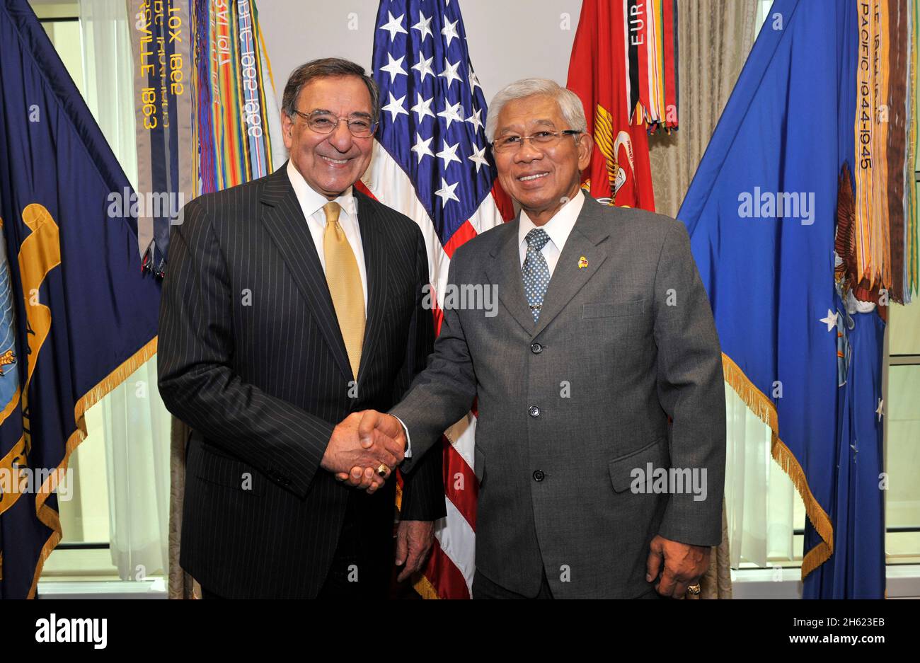 Secretary of Defense Leon Panetta and Philippines' Secretary of ...