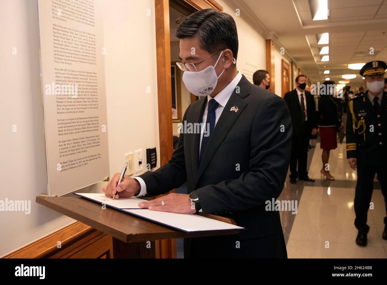 Reportage: Republic of Korea Minister of National Defense Suh Wook ...