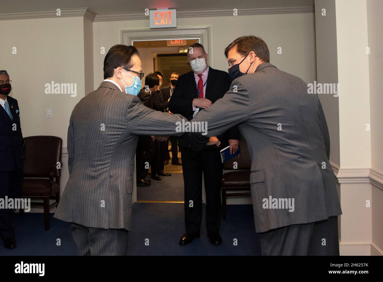 Reportage: Defense Secretary Dr. Mark T. Esper hosts Japanese National ...