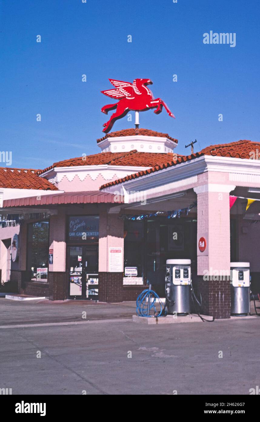 1990s mobil gas station hi-res stock photography and images - Alamy
