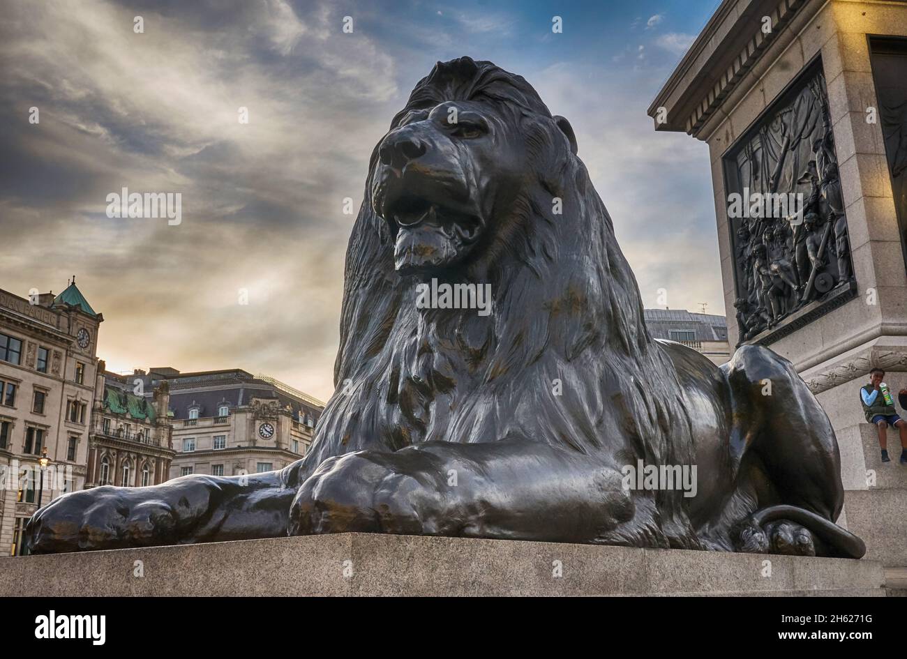 lion statues trafalgar square Stock Photo - Alamy