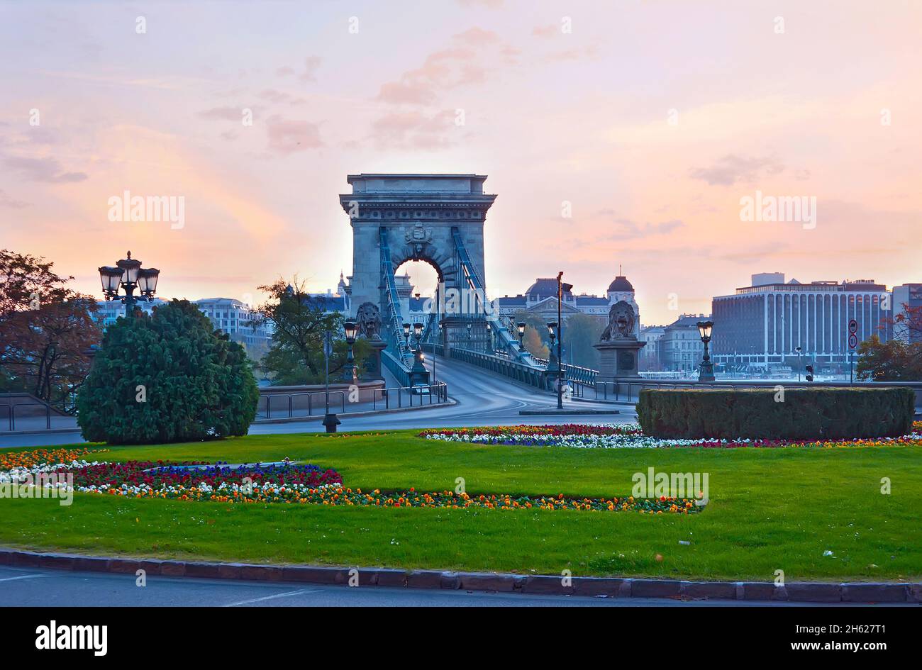 Enjoy the view of the stone Chain Bridge with lion sculptures guards ...
