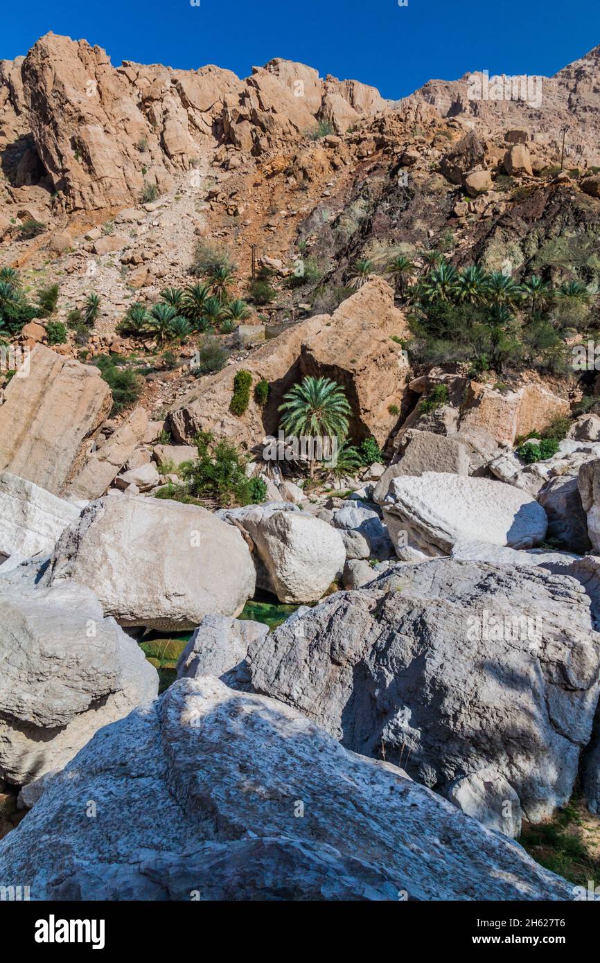 Massive rocks in Wadi Tiwi, Oman Stock Photo - Alamy