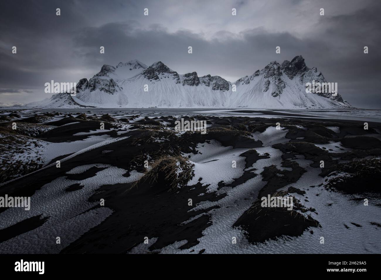 Winter shivering hi-res stock photography and images - Alamy