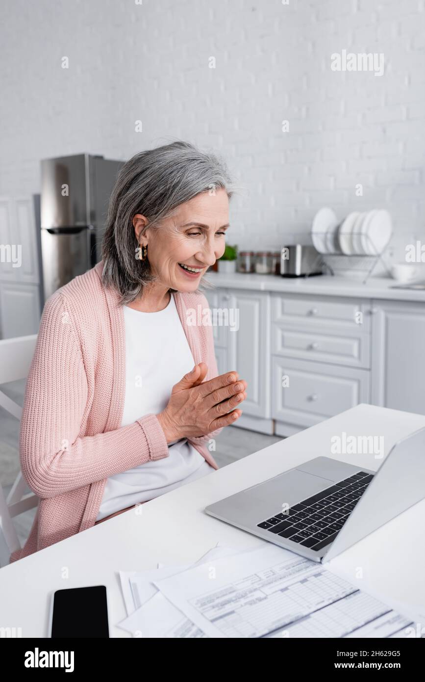 Woman praying computer hi-res stock photography and images - Alamy