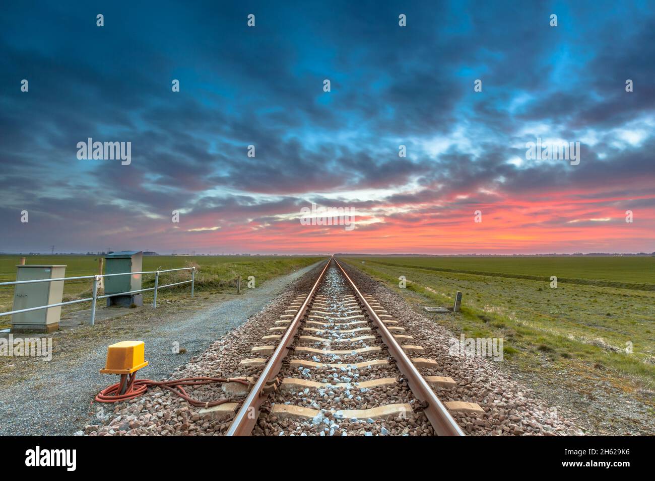 Railroad perspective hi-res stock photography and images - Alamy