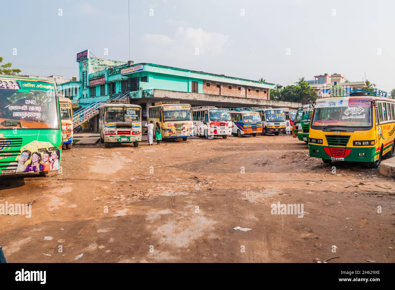 RAJSHAHI, BANGLADESH - NOVEMBER 10, 2016: Main bus stand in Rajshahi ...