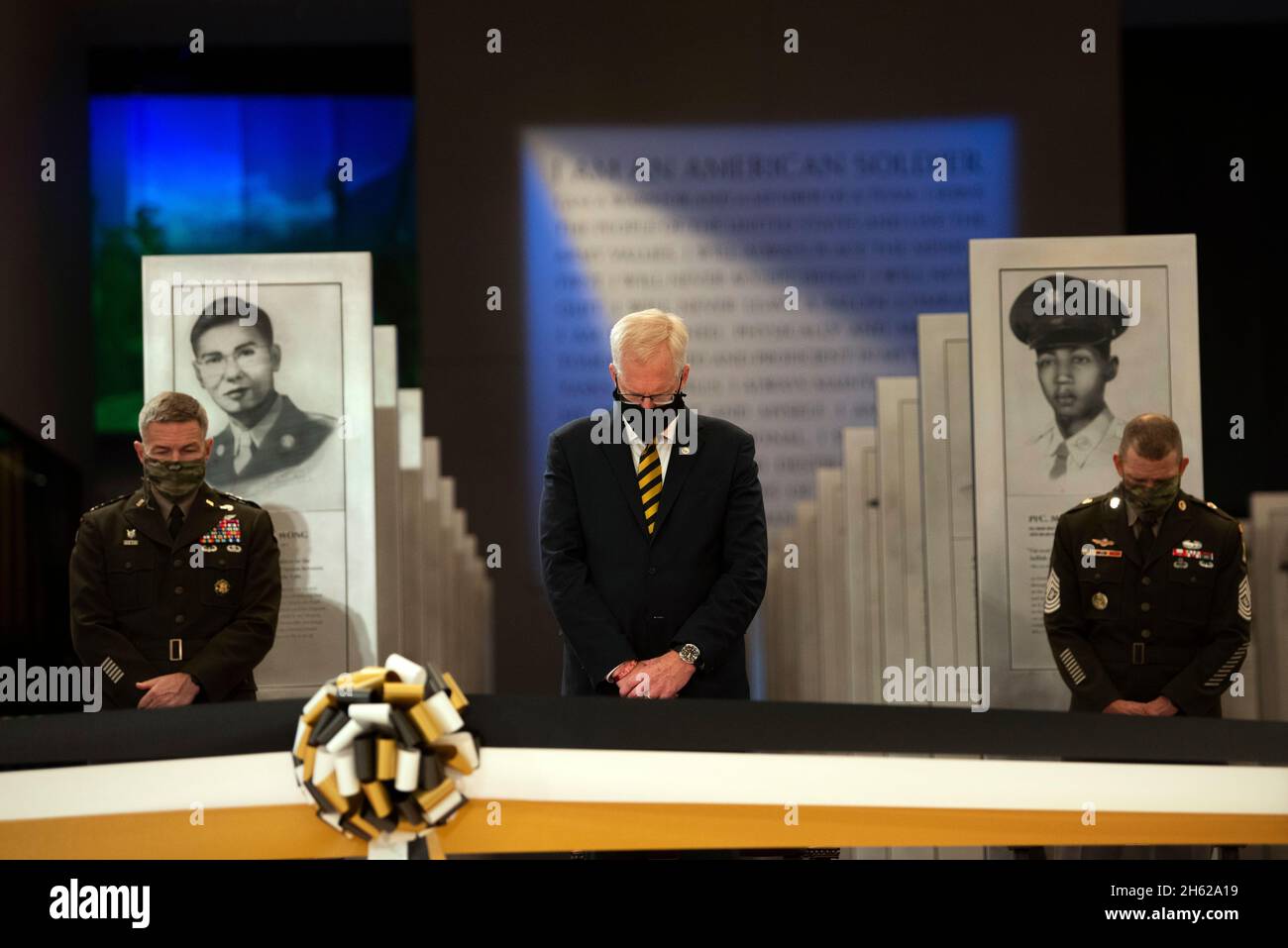 Reportage: Acting Defense Secretary Christopher C. Miller bows his head ...