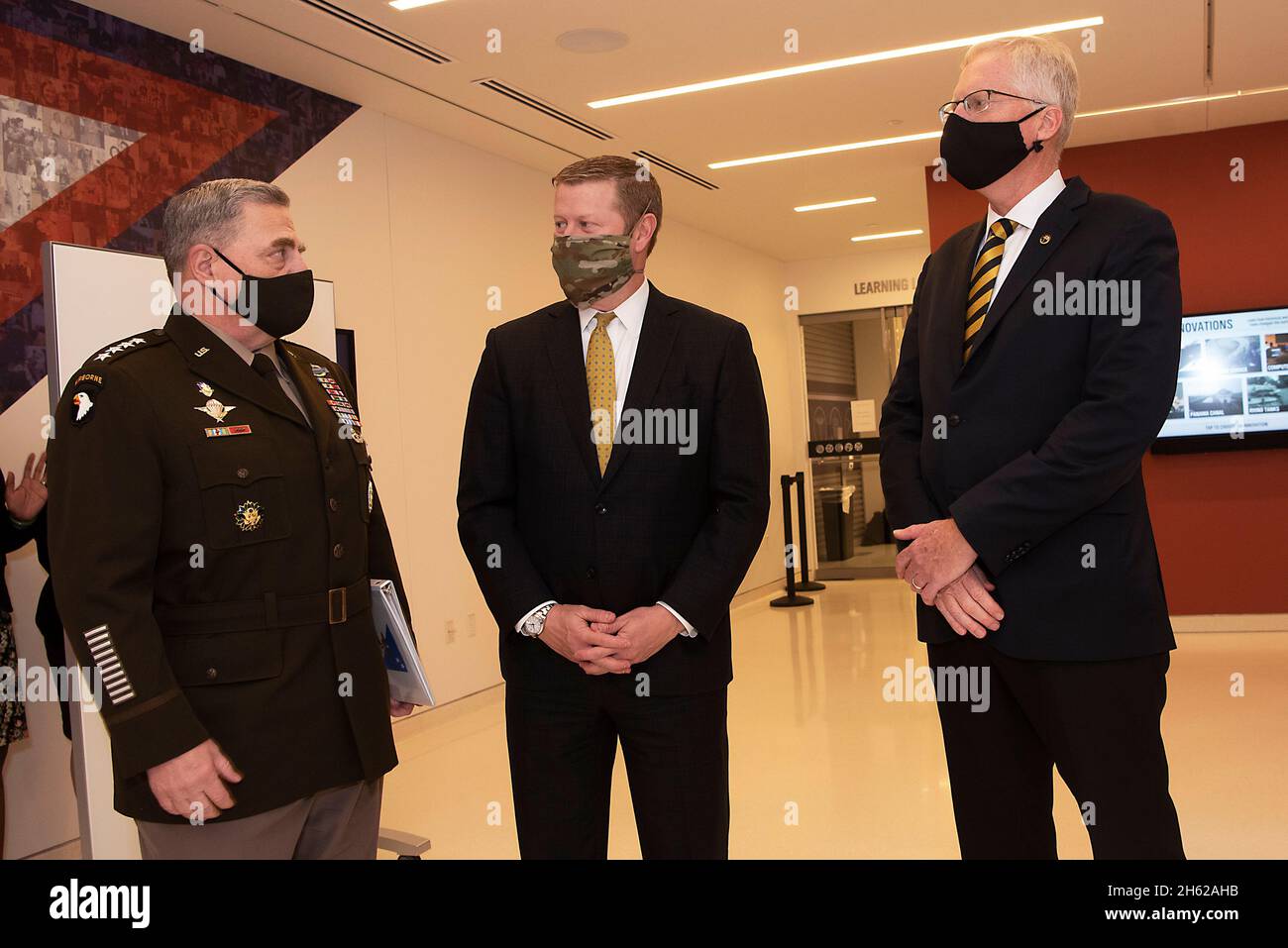 Reportage: Army Secretary Ryan D. McCarthy, Chairman of the Joint ...