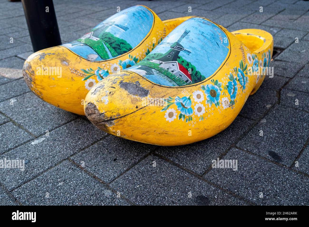 Clog painting hi-res stock photography and images - Alamy