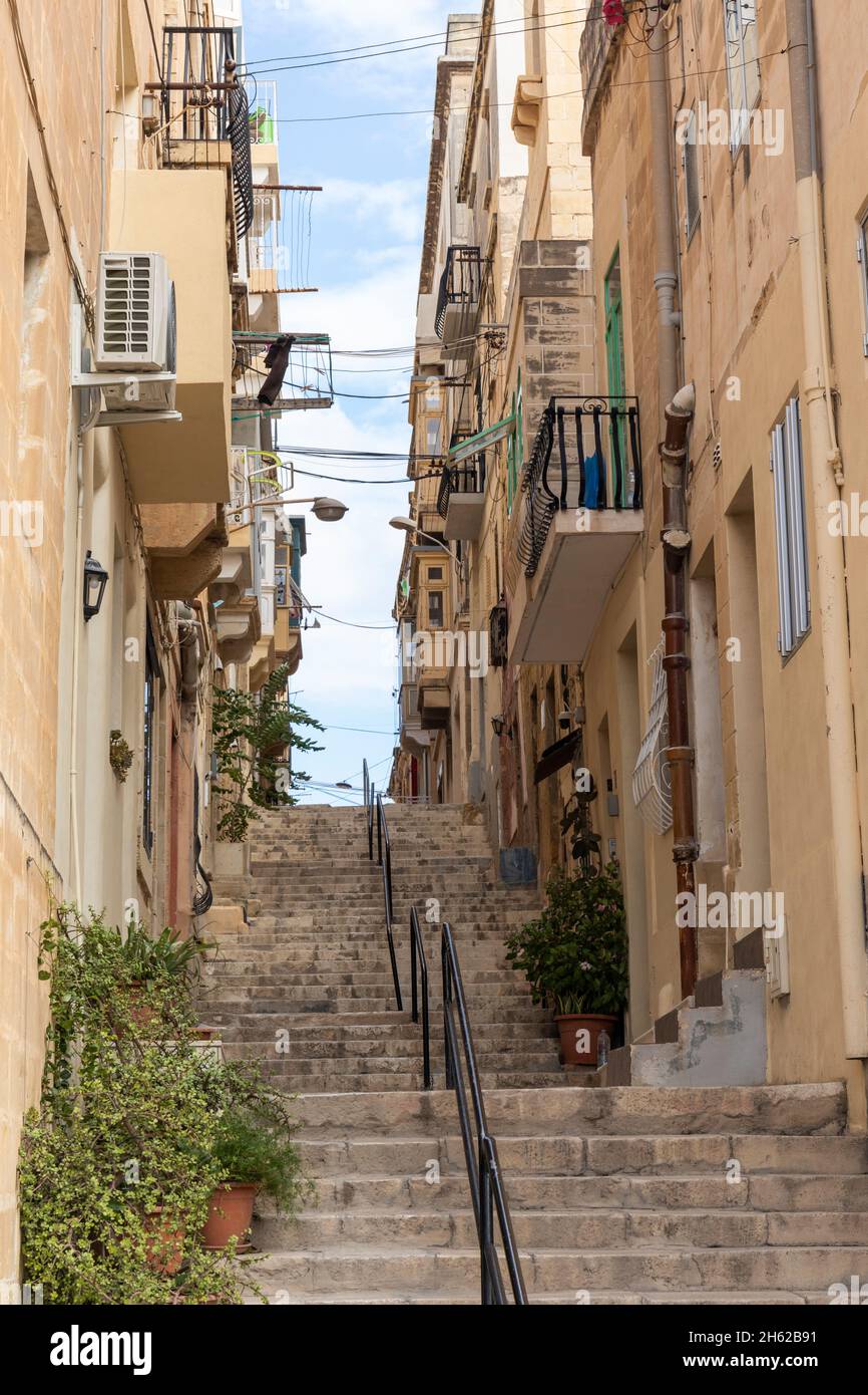 Alleyway alley steps hi-res stock photography and images - Alamy