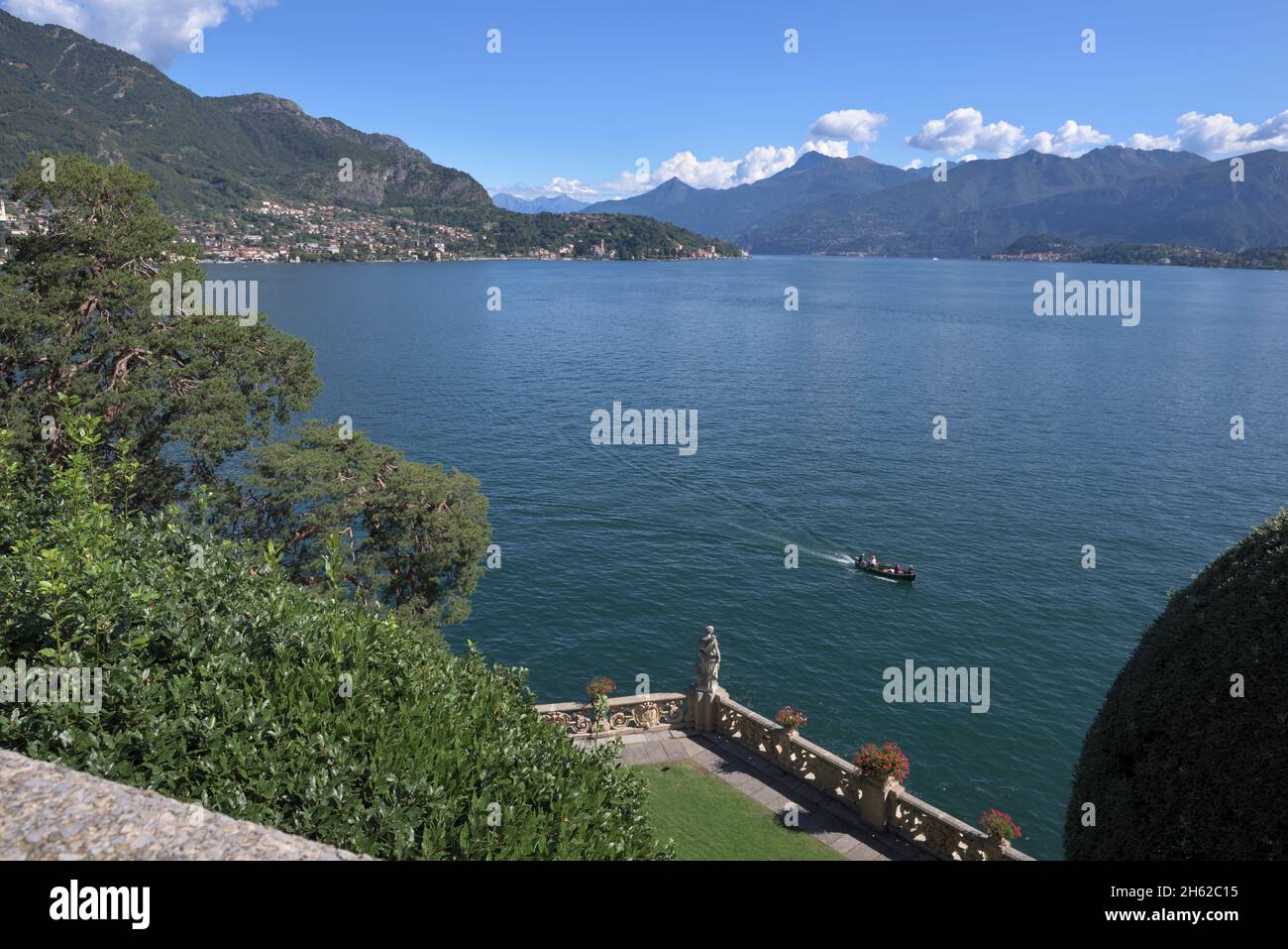 View of the lower garden of Villa del Balbianello and the north of Lake ...