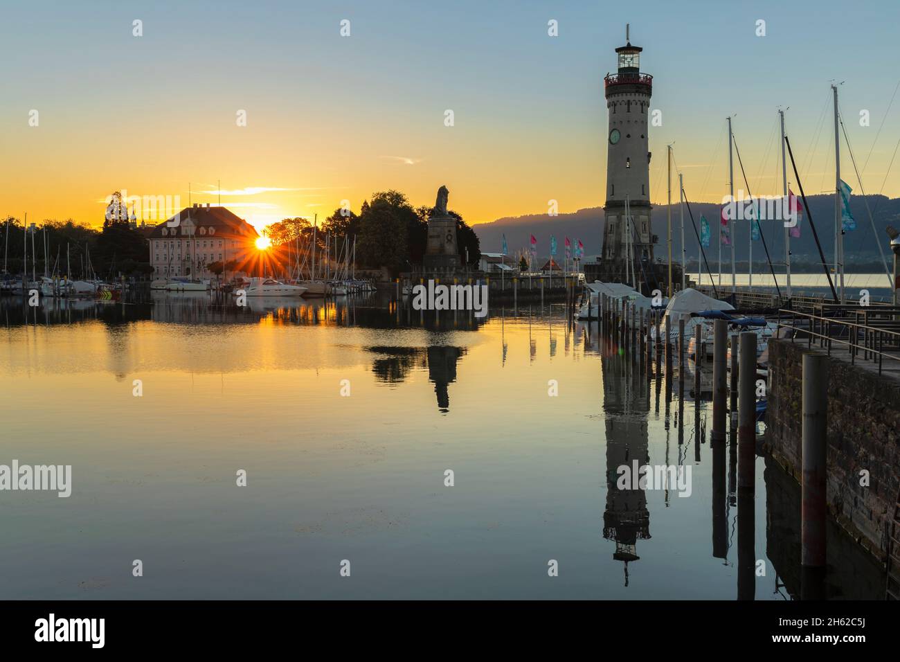 Harbor with lighthouse hi-res stock photography and images - Alamy