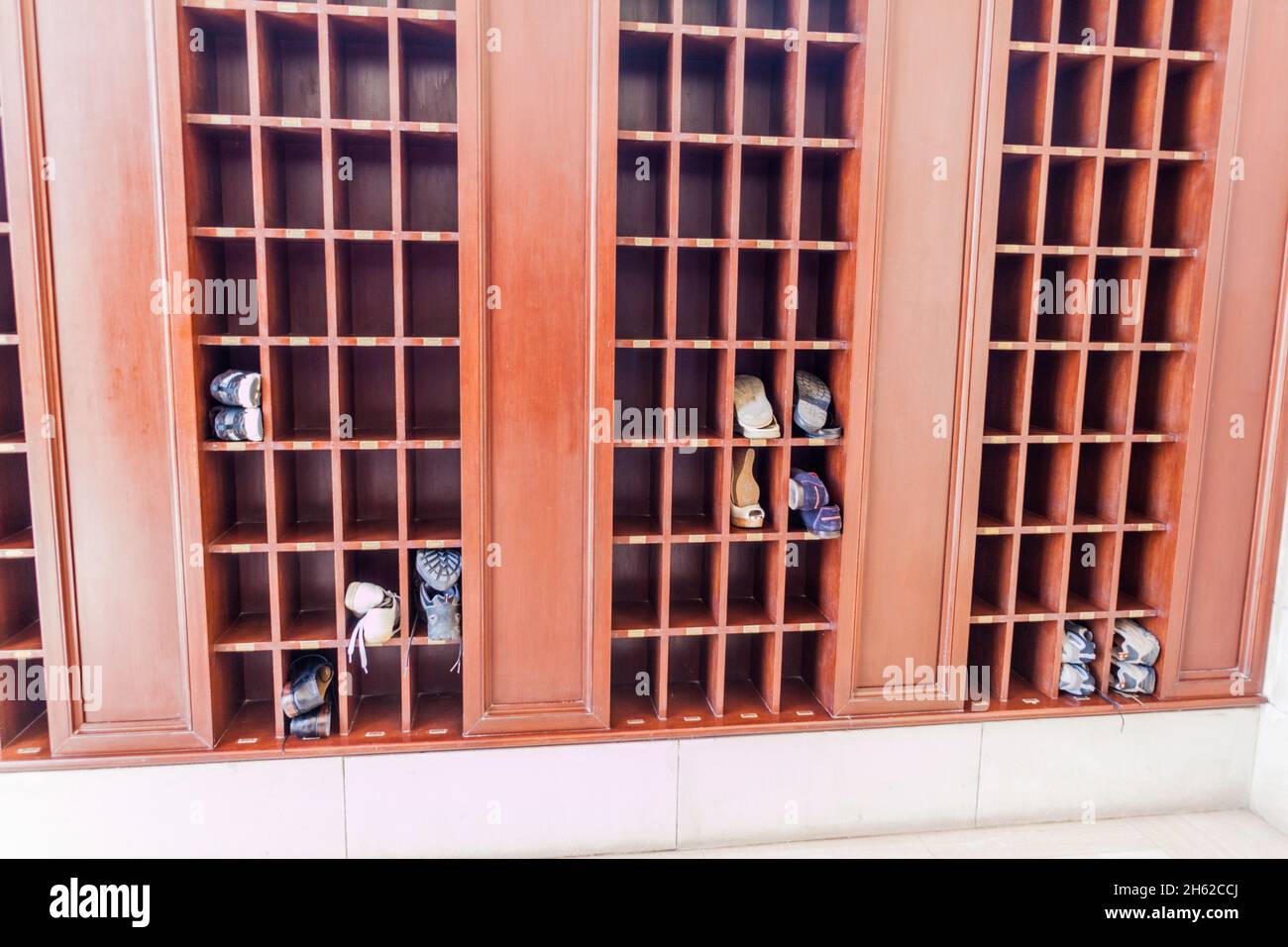 Shoe rack sultan mosque hi-res stock photography and images - Alamy