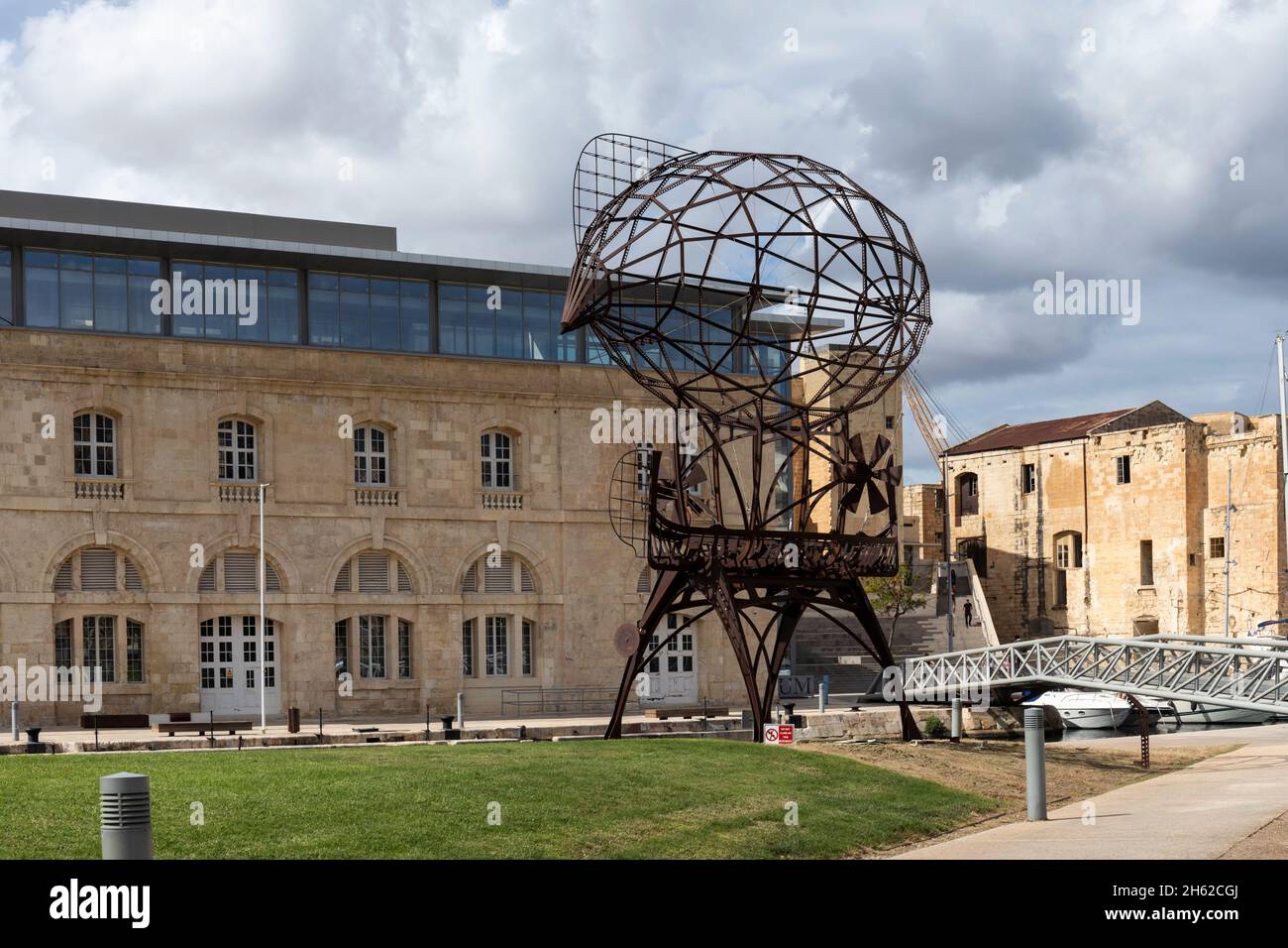 The American University of Malta (AUM), Metal airship monument ...