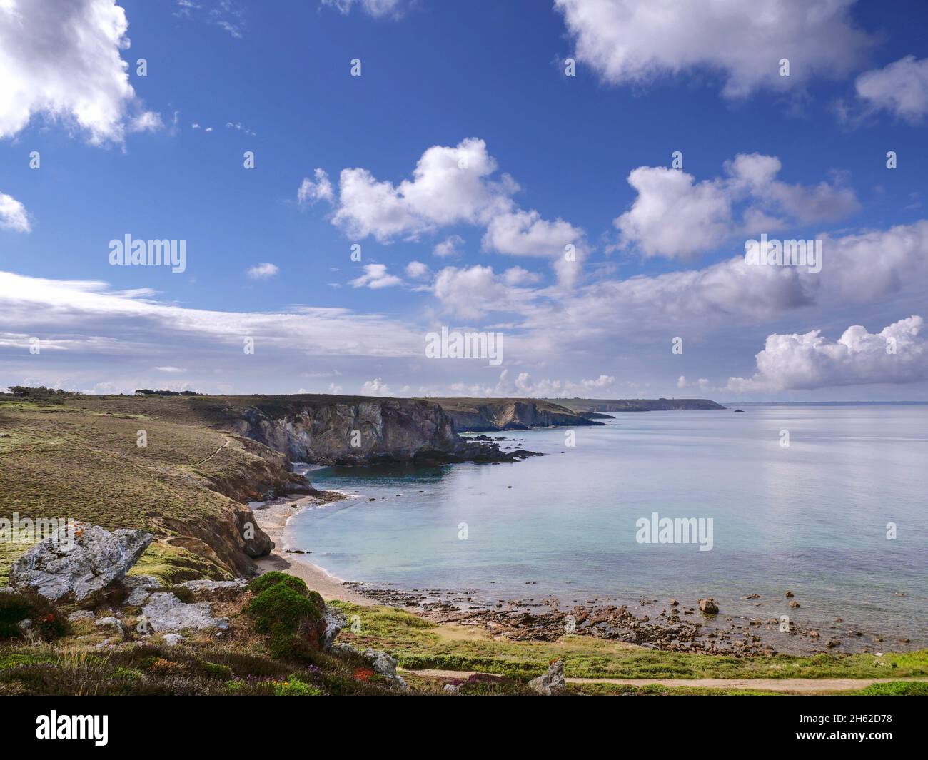 cliffs on the crozon peninsula in brittany Stock Photo - Alamy