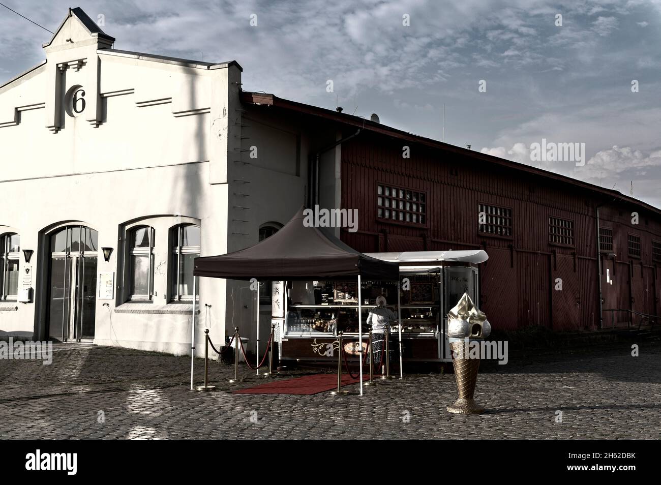 Ice cream stall hi-res stock photography and images - Alamy