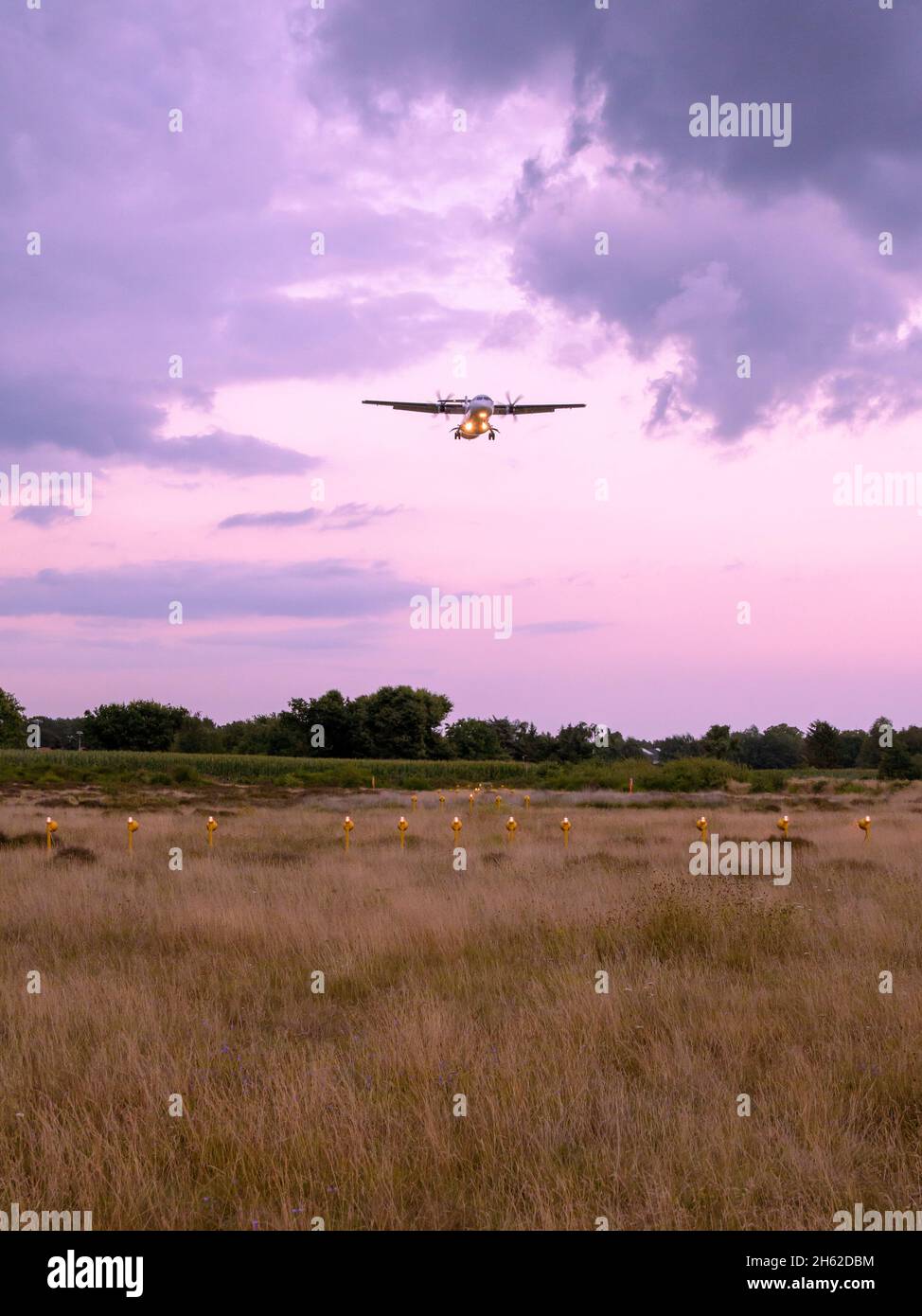 prop machine on approach for landing Stock Photo - Alamy