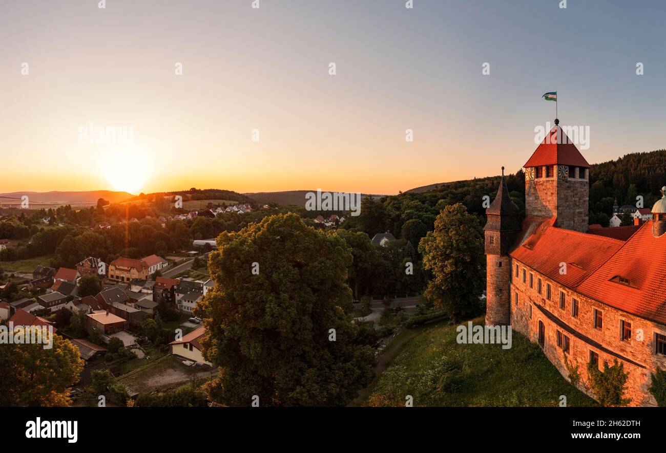 Back views of hi-res stock photography and images - Alamy