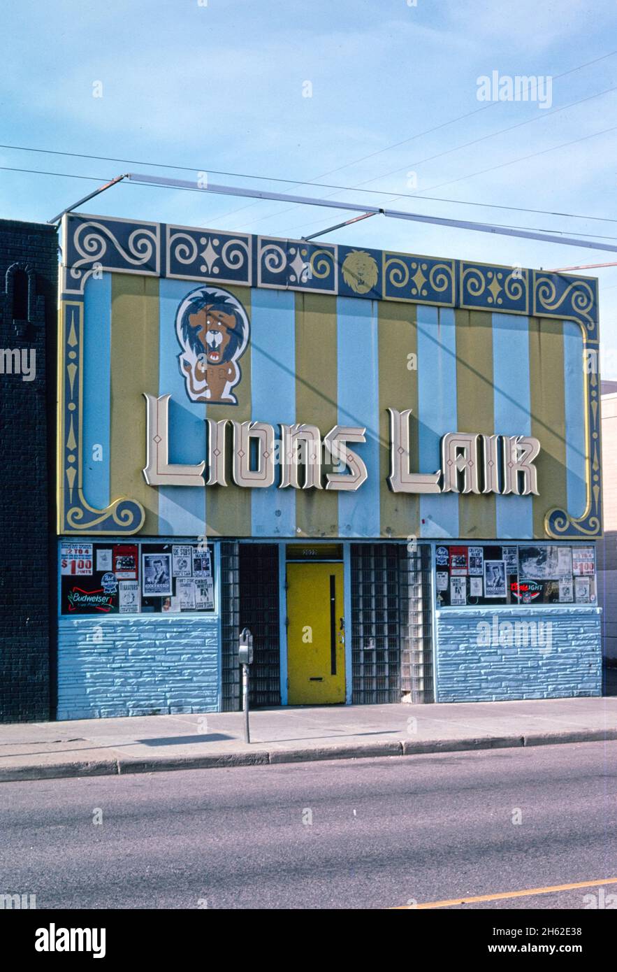 Lions lair bar hi-res stock photography and images - Alamy