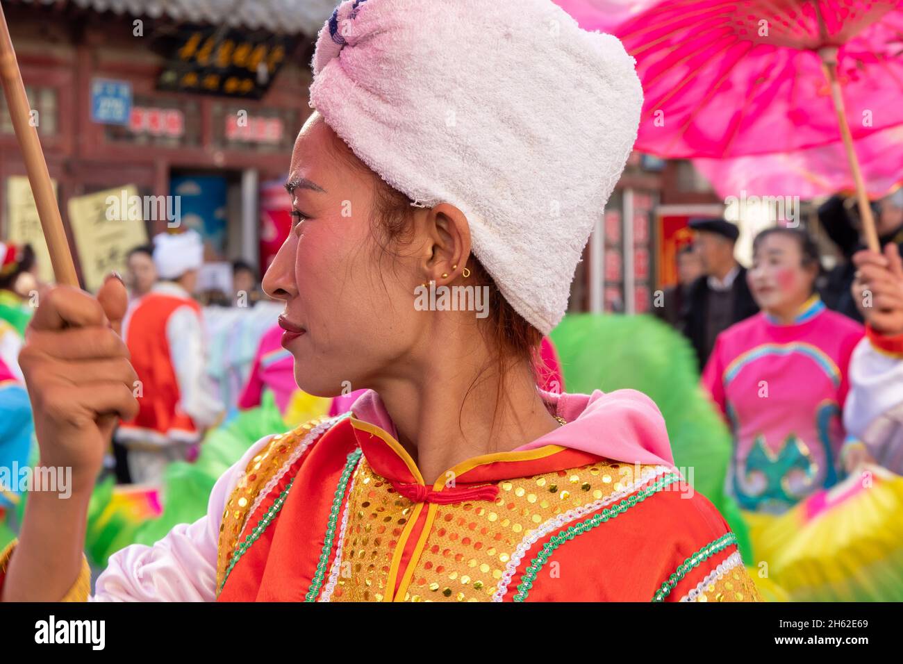 Chinese faces hi-res stock photography and images - Alamy