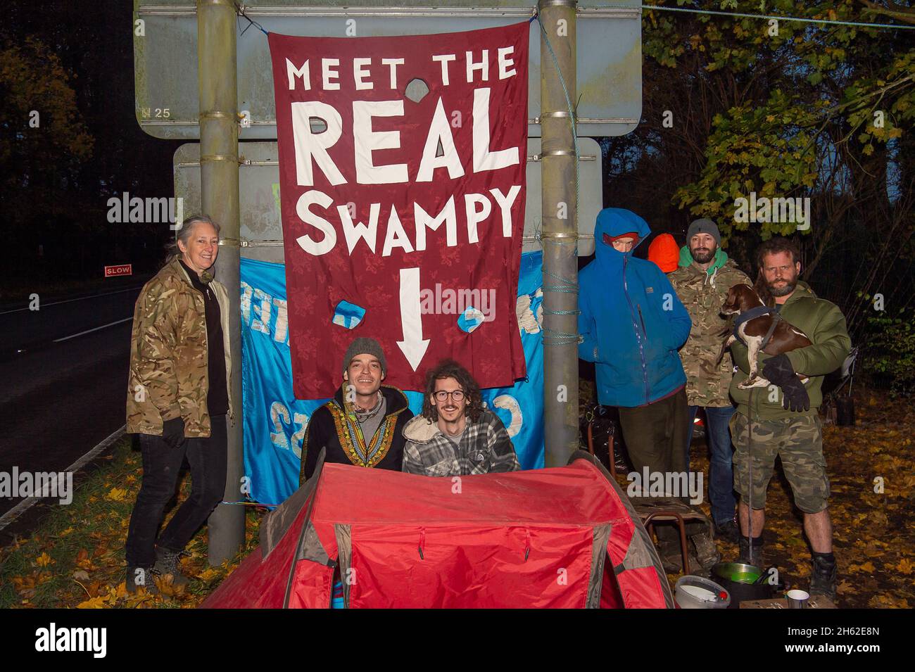 Wendover, UK. 12th November, 2021. Anti HS2 protesters at a new camp ...