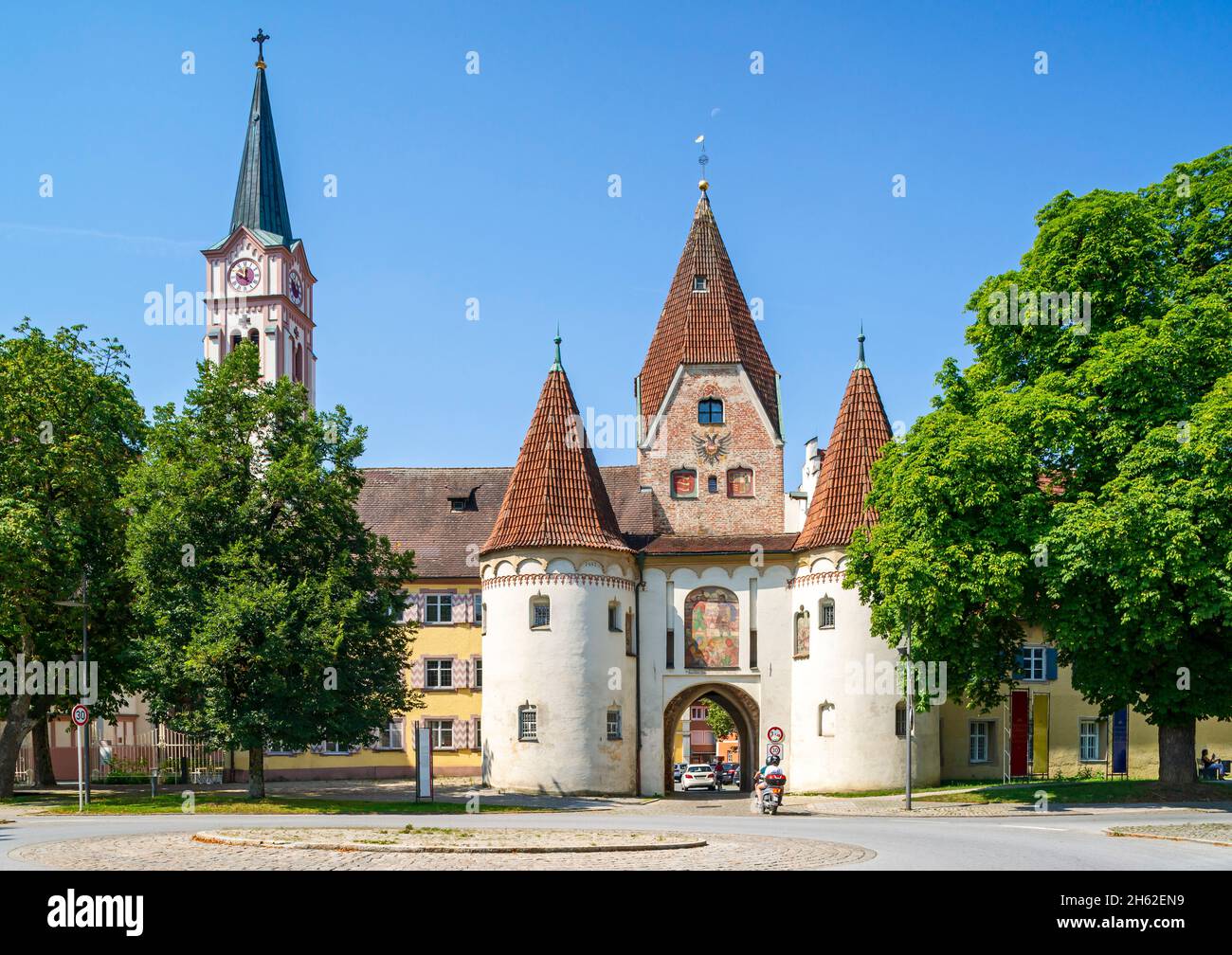 the upper gate was built around 1470/80 as part of the city ...