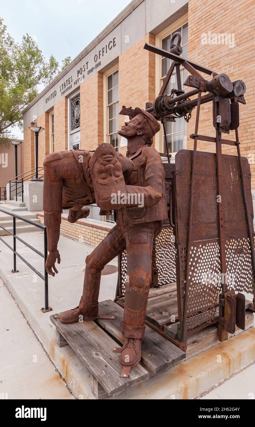 Tonopah, Nevada, US - May 17, 2011: Rusted metal statue of Big Bill ...