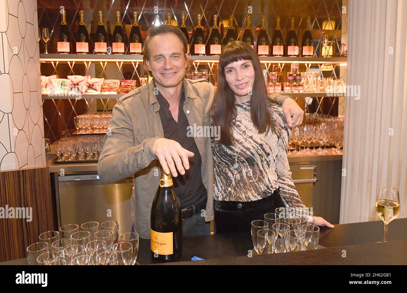 Munich, Germany. 12th Nov, 2021. Actors Ralf Bauer and Claudia Graf ...
