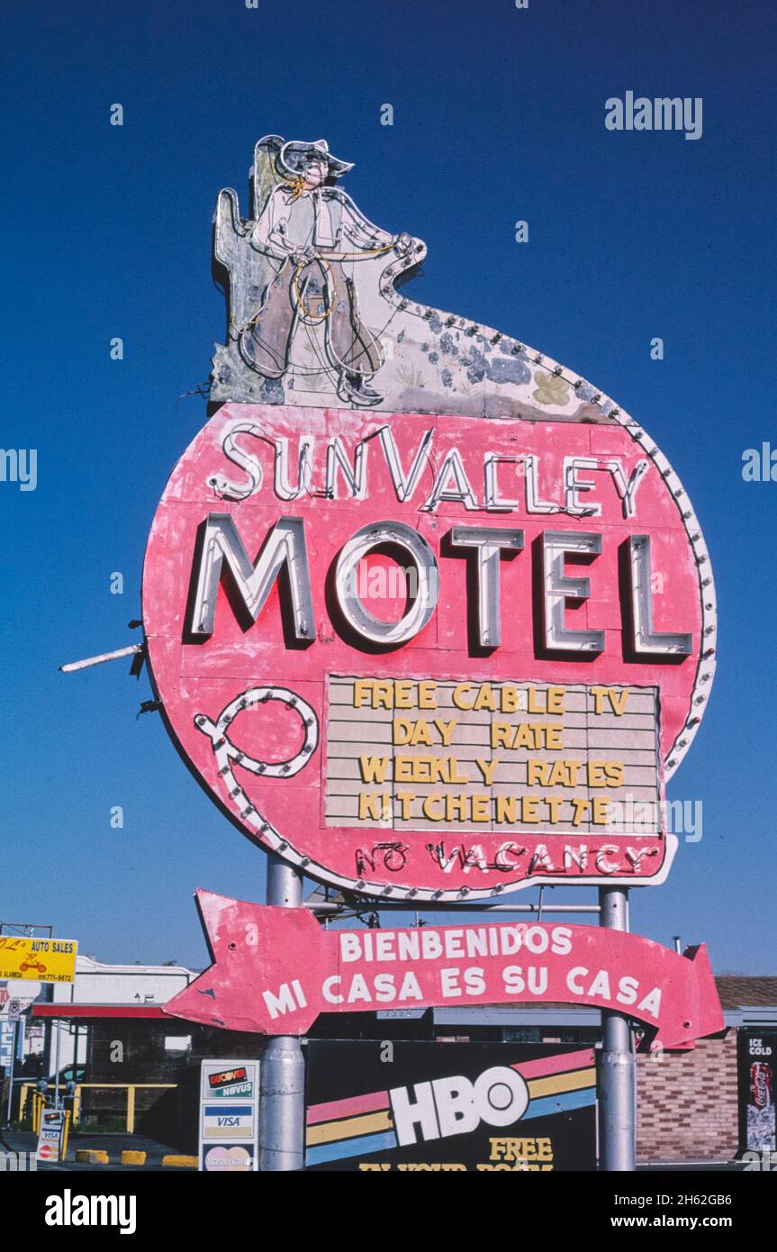 Sun valley motel sign hi-res stock photography and images - Alamy