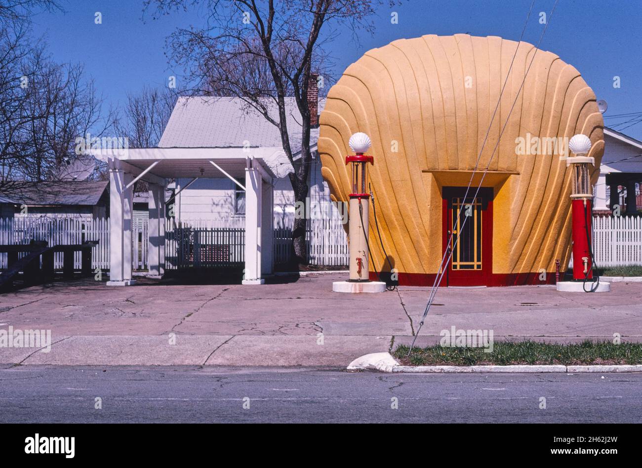 2000s gas station hi-res stock photography and images - Alamy