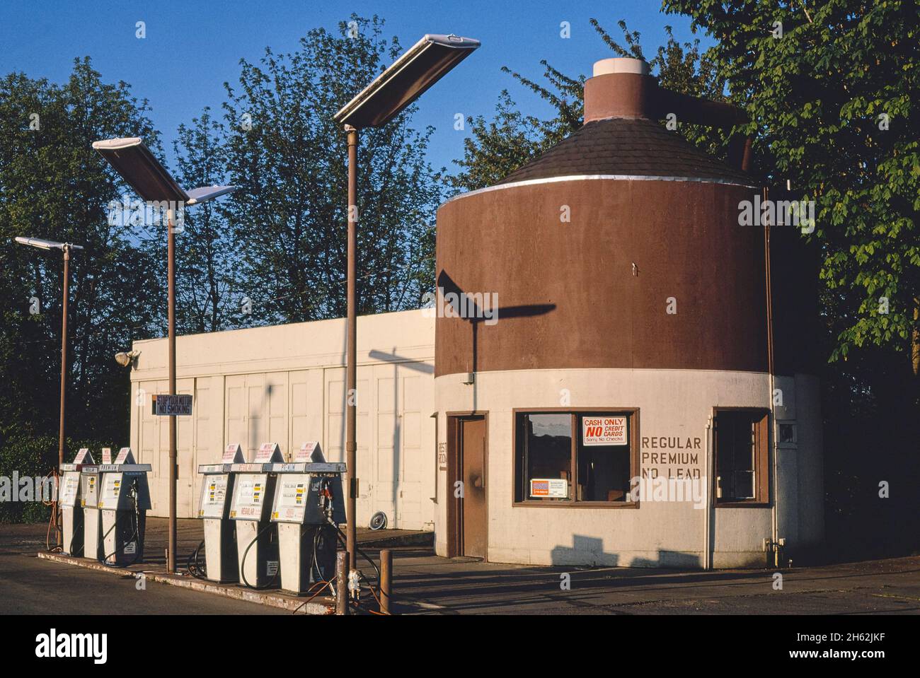 Brown Jug Gas, Junction City, Oregon; ca. 1980 Stock Photo - Alamy