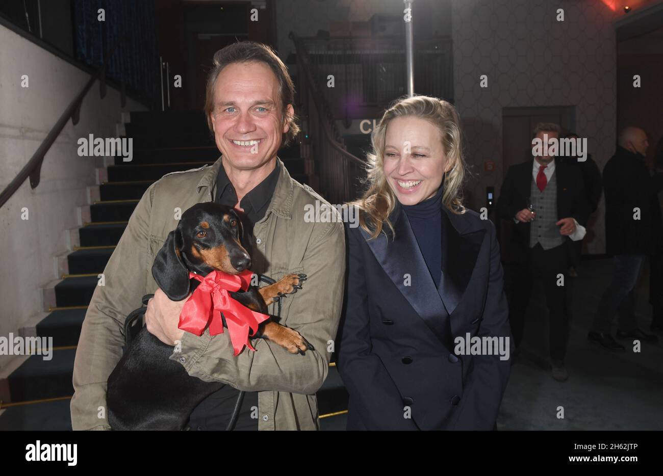 Munich, Germany. 12th Nov, 2021. Actors Nina Proll and Ralf Bauer show ...
