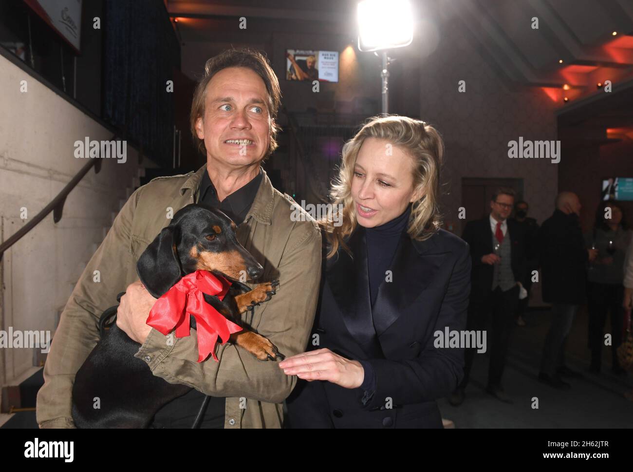 Munich, Germany. 12th Nov, 2021. Actors Nina Proll and Ralf Bauer show ...