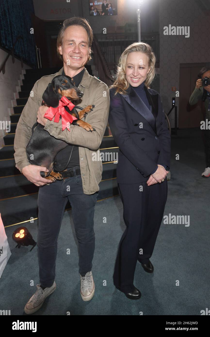 Munich, Germany. 12th Nov, 2021. Actors Nina Proll and Ralf Bauer show ...