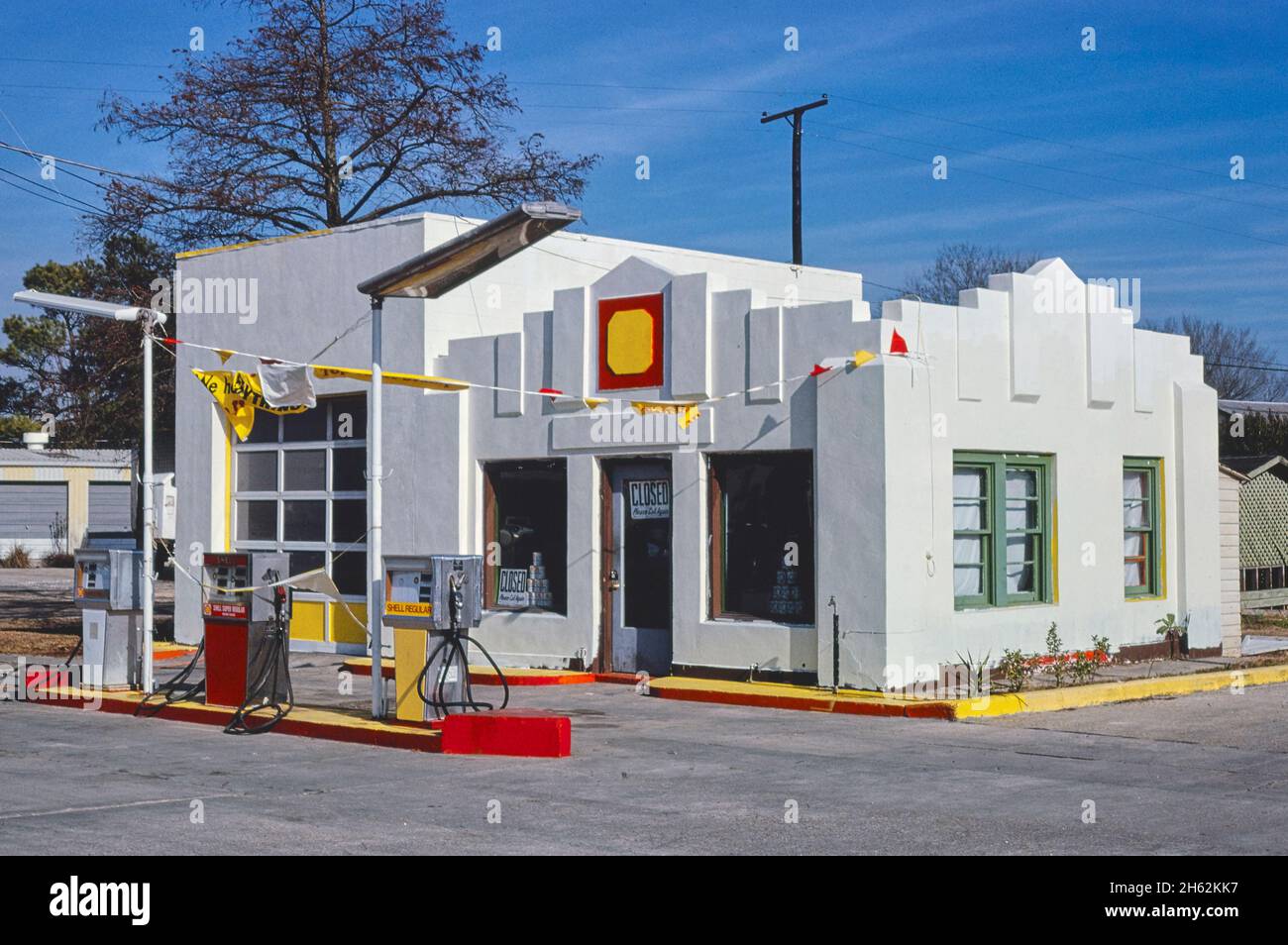 1970s shell gas station hi-res stock photography and images - Alamy
