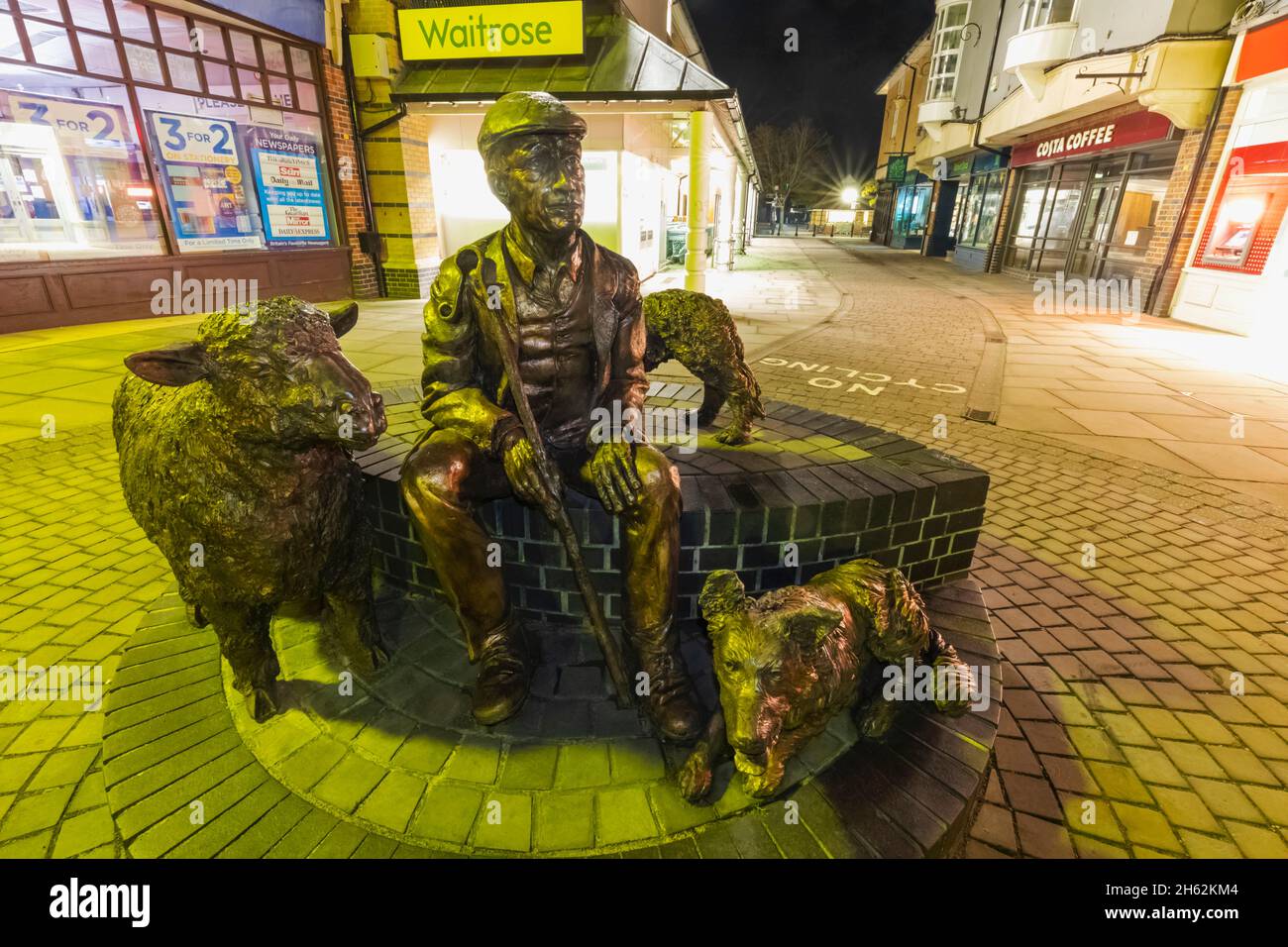england,hampshire,petersfield,rams walk shopping centre,sculpture of ...