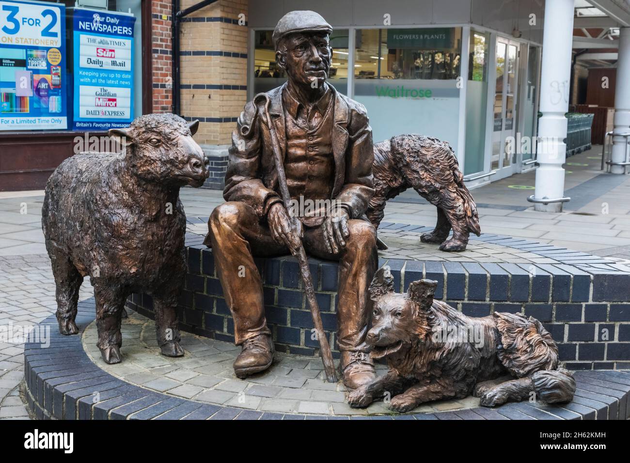 england,hampshire,petersfield,rams walk shopping centre,sculpture of ...