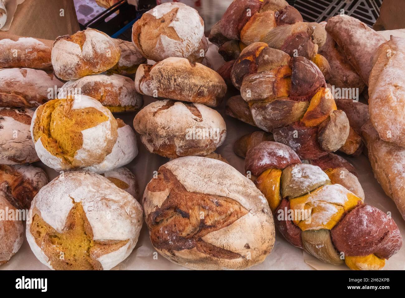 Artisan bread display hi-res stock photography and images - Alamy