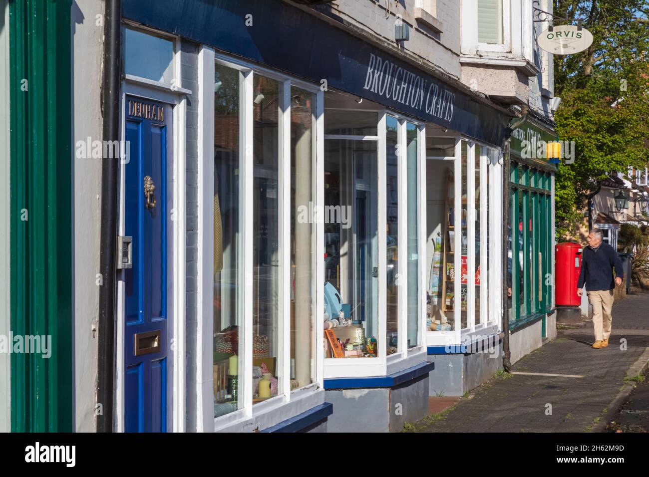 england,hampshire,test valley,stockbridge,colourful shop fronts Stock ...