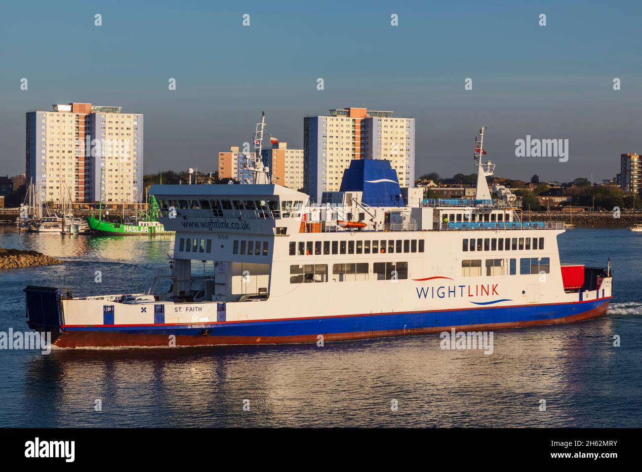 england,hampshire,portsmouth,the solent,wightlink ferry st.faith Stock ...