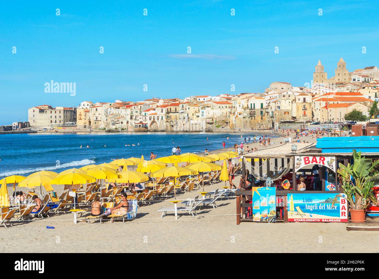Cefalu beach hi-res stock photography and images - Alamy