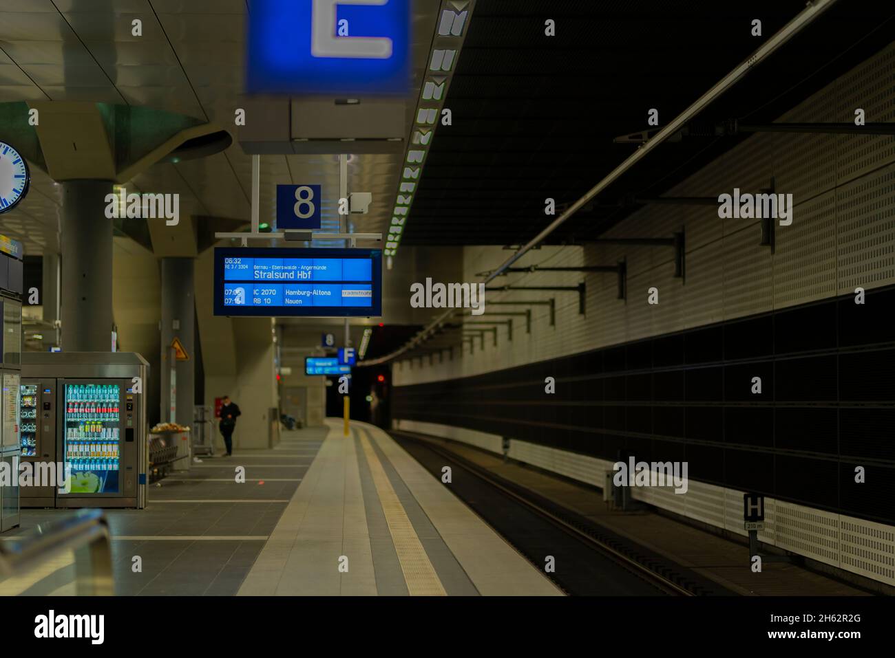 Train platform number 8 hi-res stock photography and images - Alamy