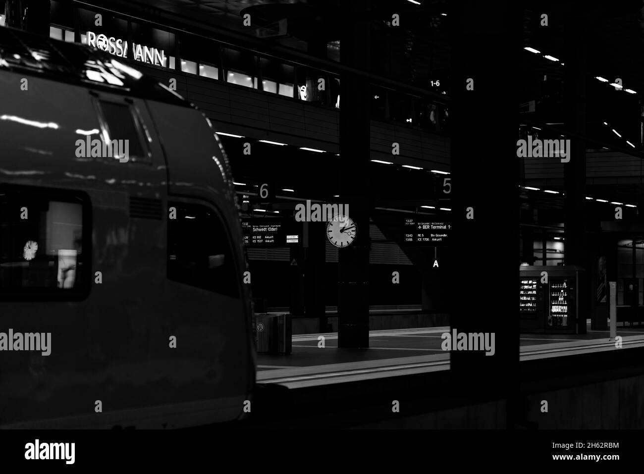 Train waiting area hi-res stock photography and images - Alamy