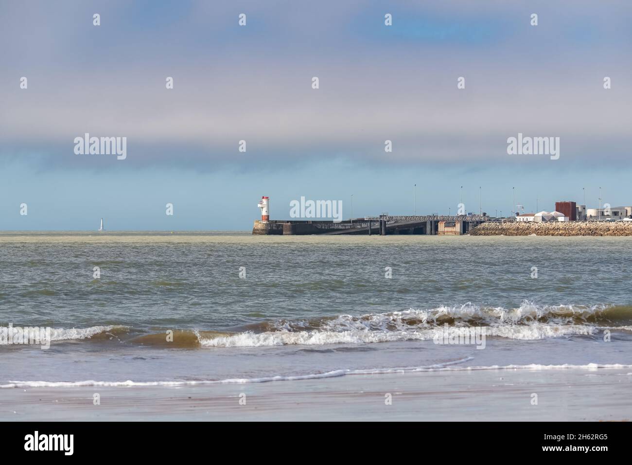 Royan, the Grande Conche beach, with the lighthouse in background Stock ...