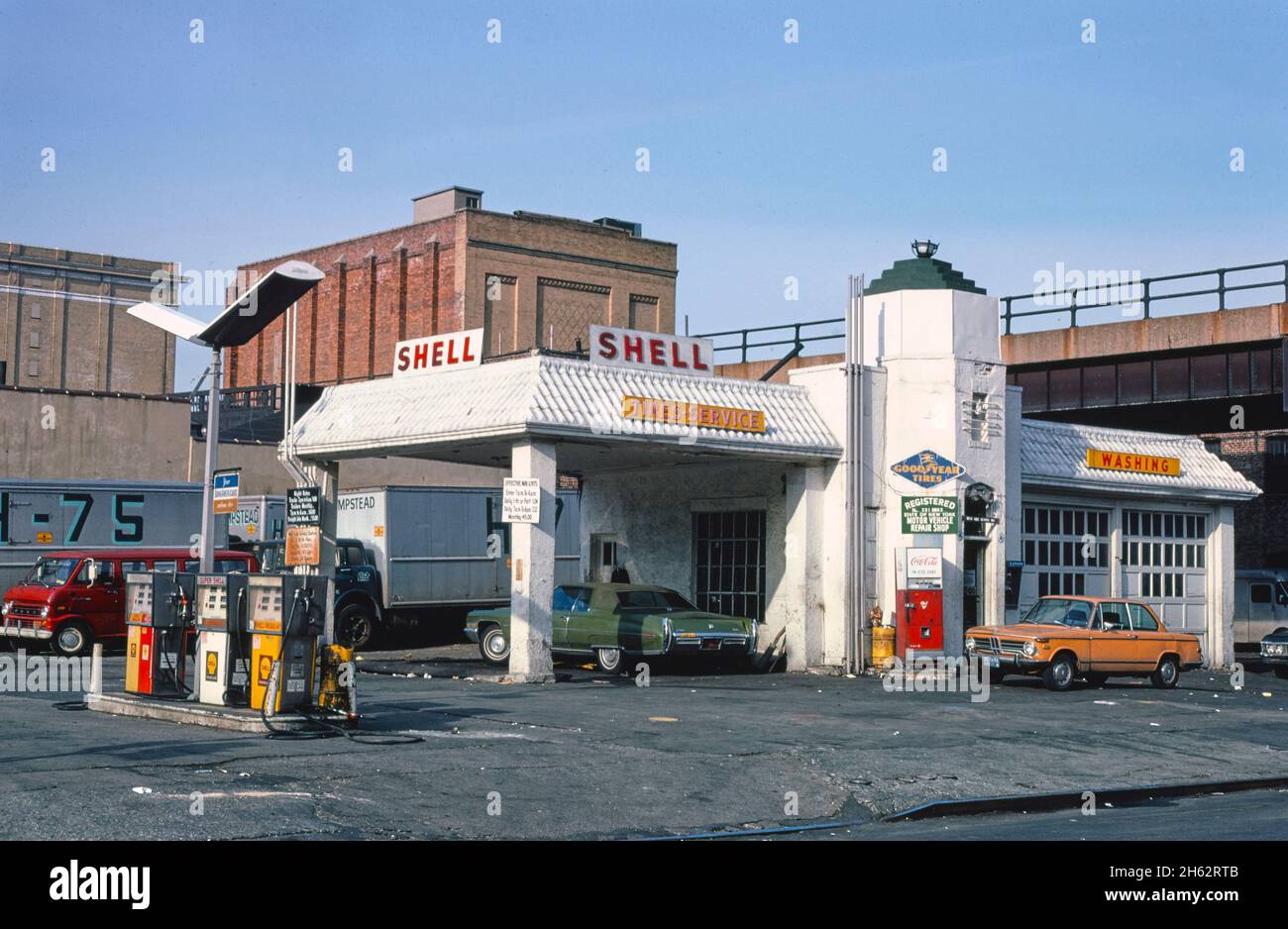 1970s shell gas station hi-res stock photography and images - Alamy